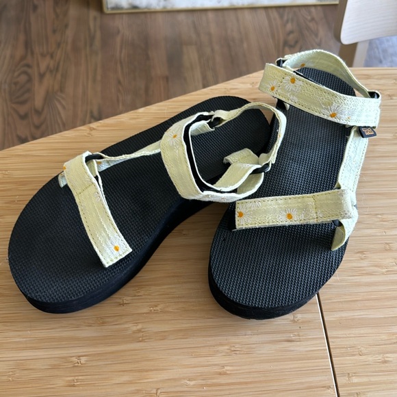 Teva | Shoes | Brand New Tevas Chartreuse Yellowgreen With Sunflowers ...